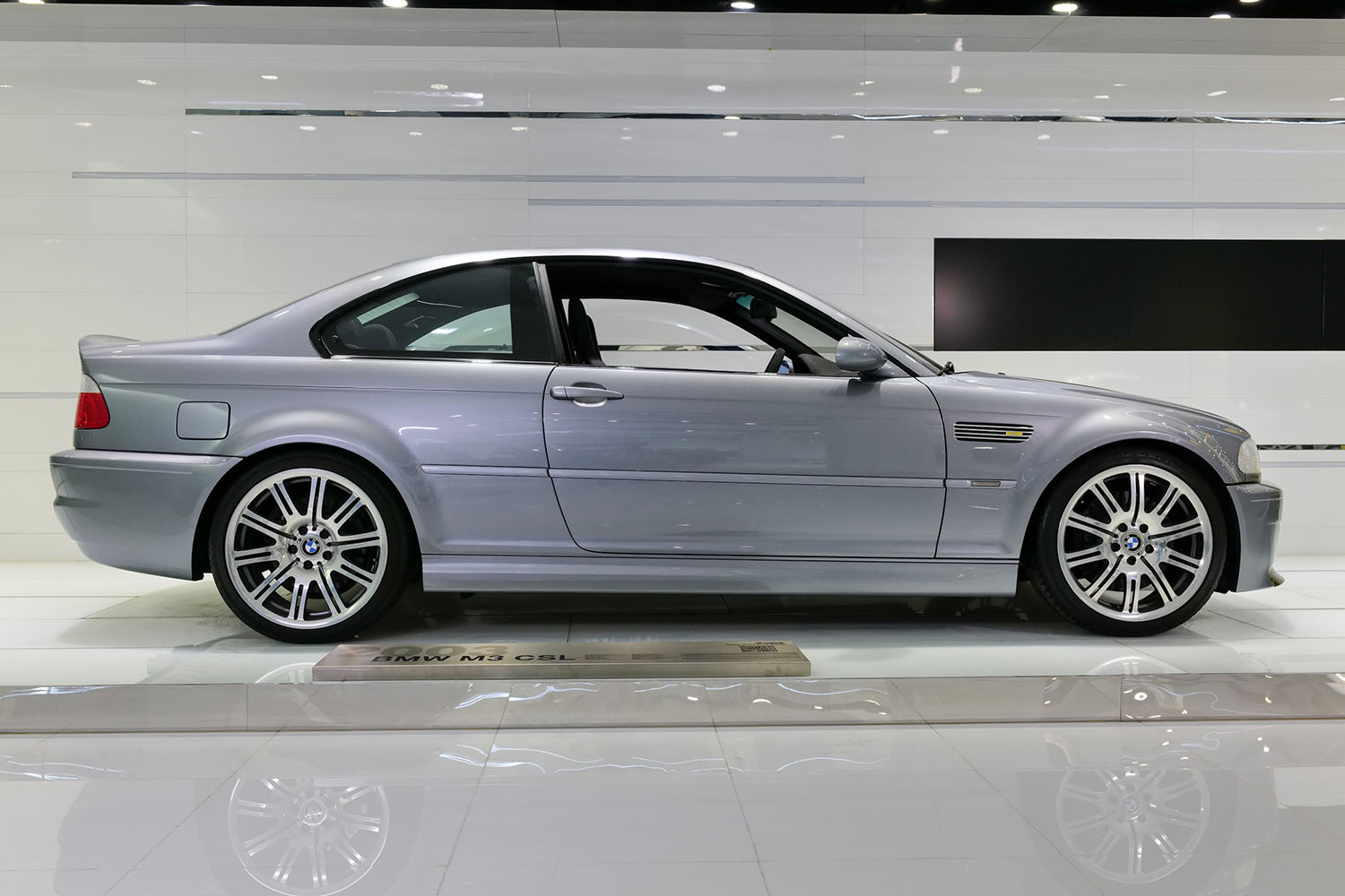 【画像ギャラリー】ほぼ新車のBMW「M3 CSL」が4700万円！ 奇跡の個体が日本仕様のホイールを装着しているワケとは | AUTO ...