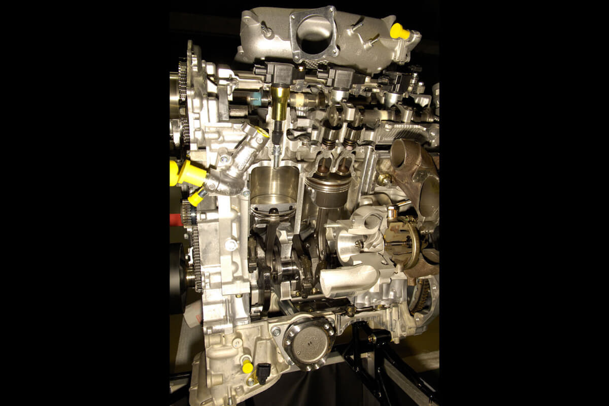 【画像ギャラリー】開発者が語る！ 日産「R35 GT-R」搭載の「VR38」エンジン開発秘話。レース仕様「RB26」エンジンのノウハウが活かさ ...