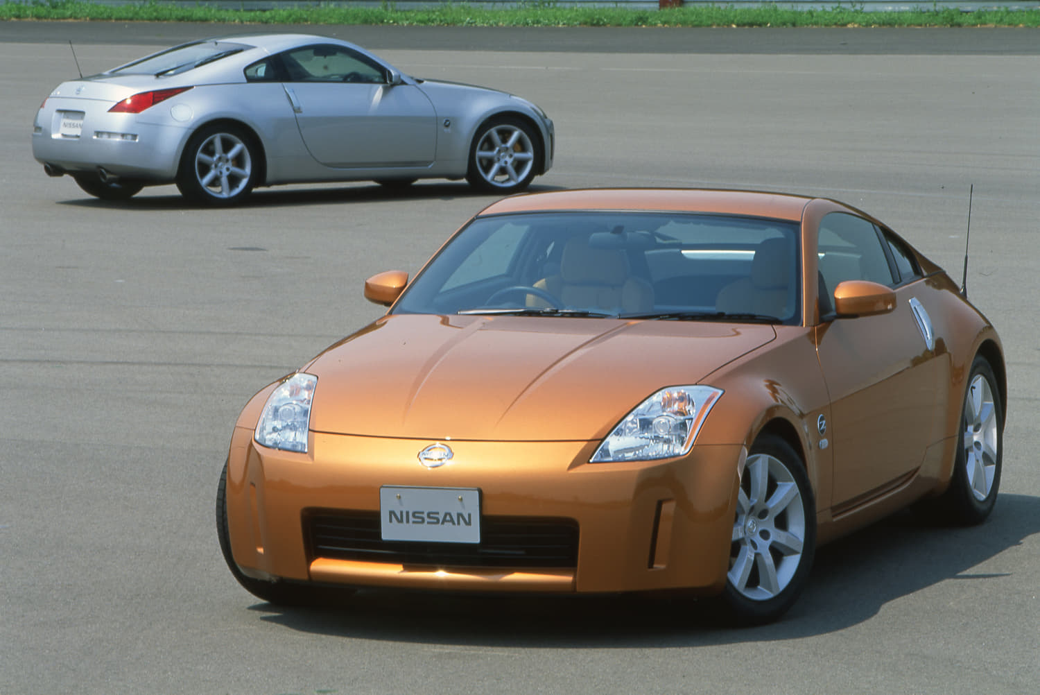 日産の危機は「フェアレディZ」が救う!? バブル崩壊後のブランド復活のきっかけとなった「Z33」の功績をたどります | ～カスタム・アウトドア・福祉車両・モータースポーツなどのカーライフ情報が ...