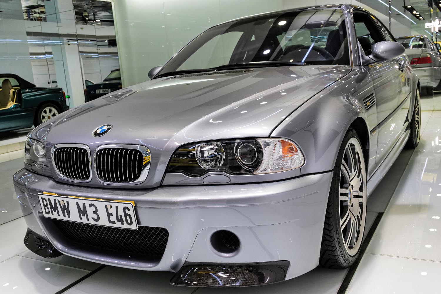 ほぼ新車のBMW「M3 CSL」が4700万円！ 奇跡の個体が日本仕様のホイールを装着しているワケとは | ～カスタム・アウトドア・福祉車両 ...