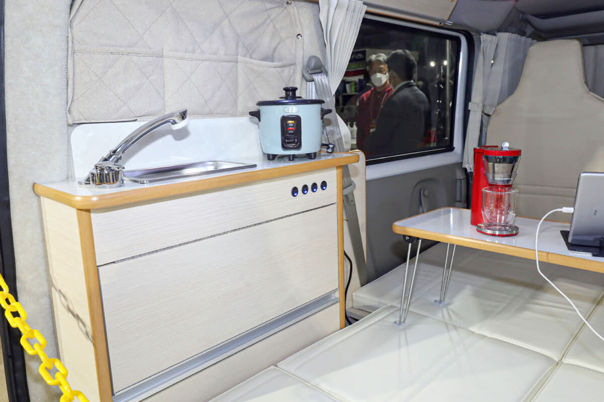 【画像ギャラリー】2年の歳月をかけて横開きポップアップルーフ完成！ 本当に2名就寝できるスズキ「エブリイバン」改め「ルアナ」を紹介します ...