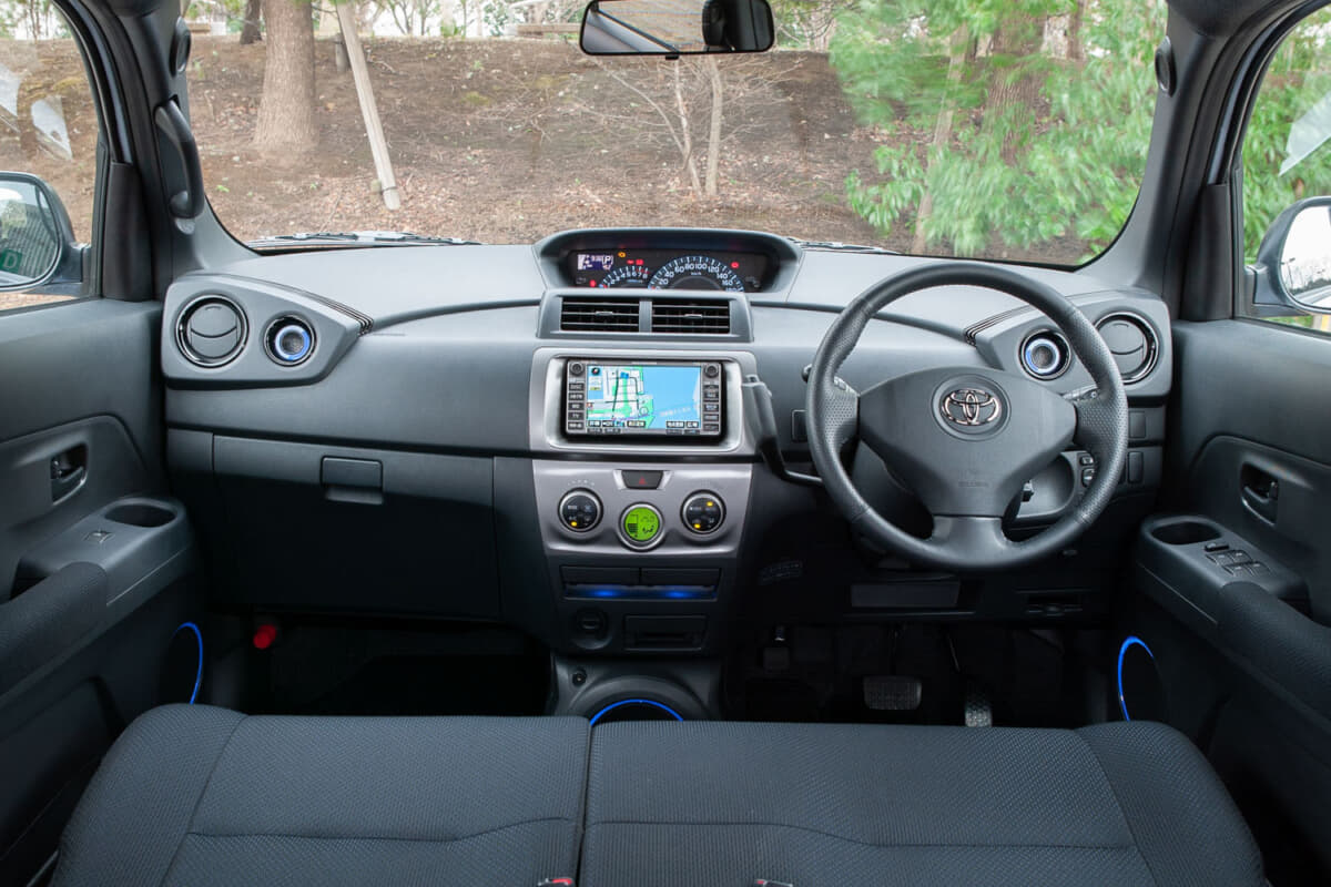 【画像ギャラリー】「走るラブホ」というより「ライブハウス」だったトヨタ「bB」はワルなデザインで女子ウケを狙ってた!? | AUTO ...