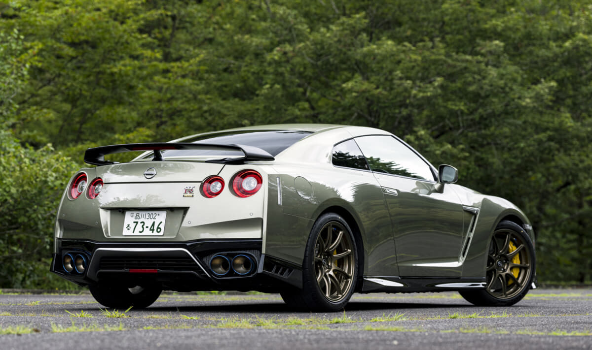 【画像ギャラリー】日産「R35 GT-R T-spec」の輝きを新車のままキープ！ 透明フィルムでボディをフルラッピングする匠の技とは ...