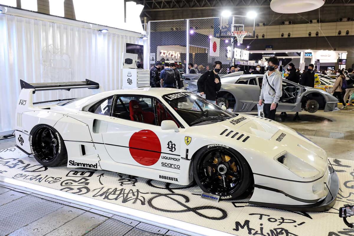 【画像ギャラリー】フェラーリ「F40」を「暴走族スタイル」に！ リバティーウォーク加藤代表がビス止めオバフェンにこだわる理由とは【東京オート ...