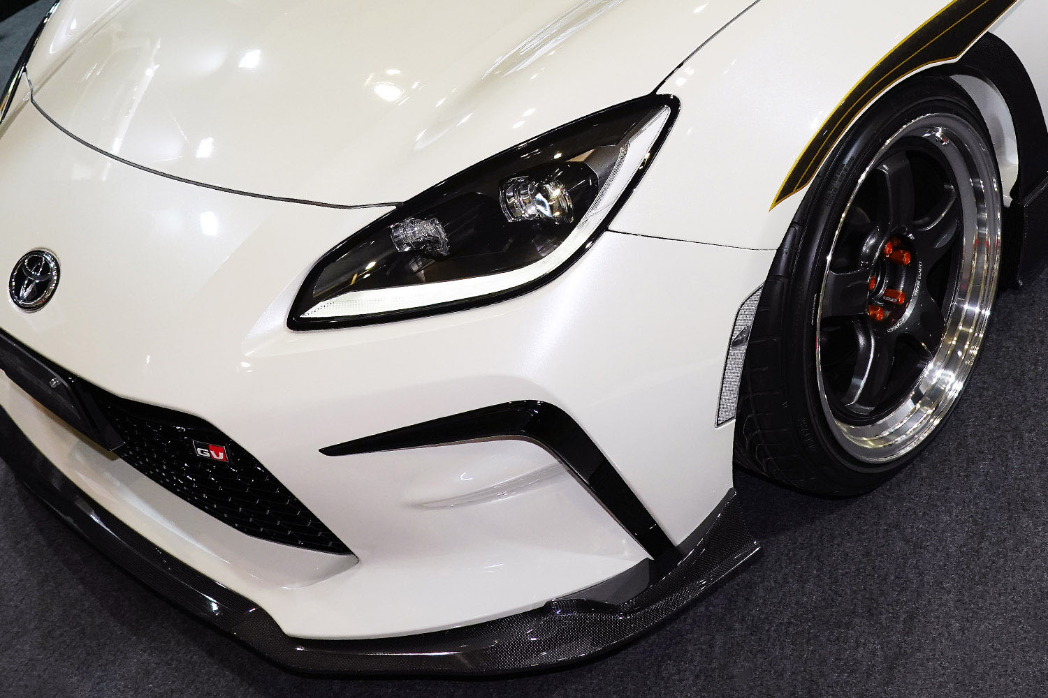 初代トヨタ「86」のデザイナーが「GR86」をカスタム！ エンブレムの位置までこだわりました | AUTO MESSE WEB（オートメッセウェブ） 〜クルマを文化する