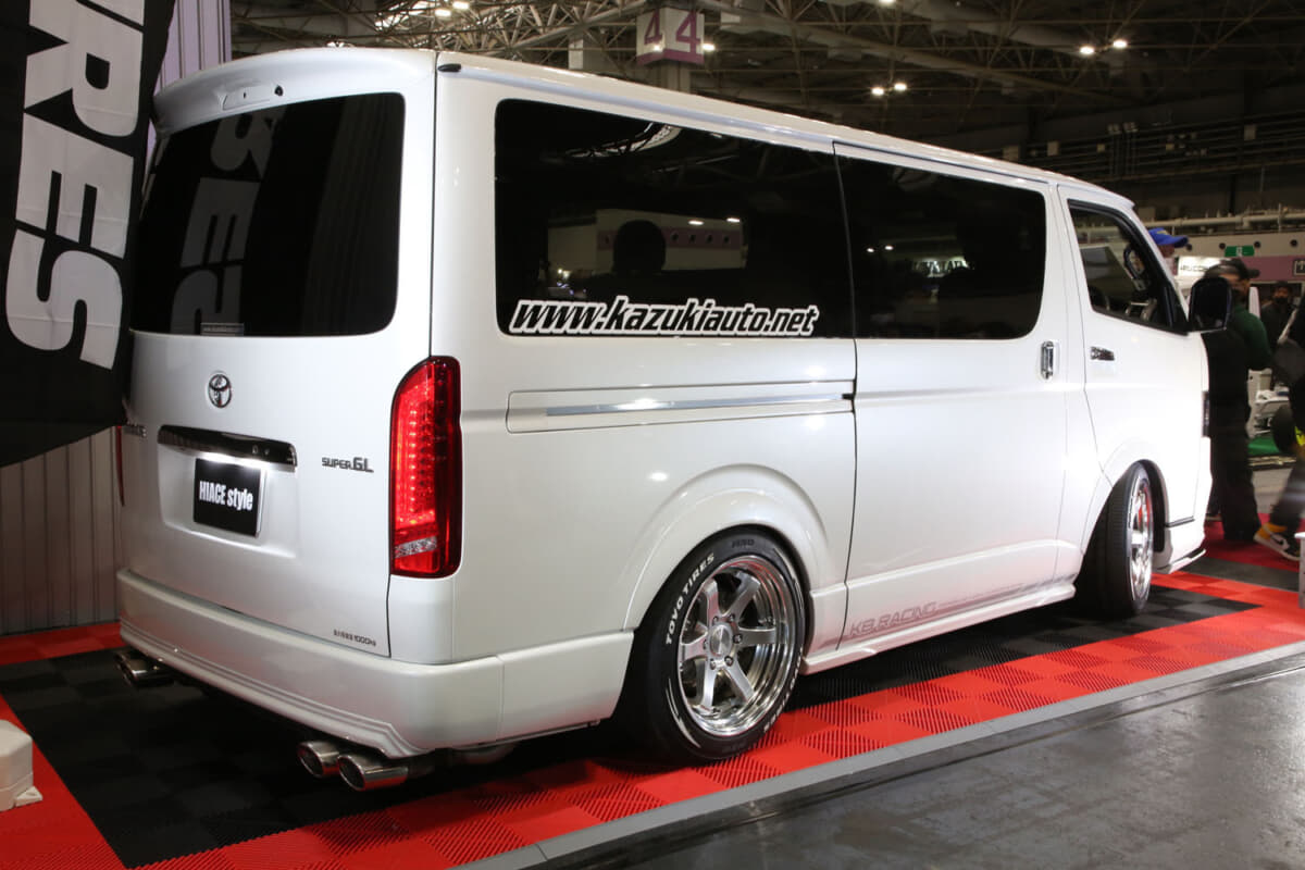 【画像ギャラリー】【ハイエースオーナー必見！】トーヨータイヤ「H30」を装着した足元を初お披露目！ ホワイトレターが超絶カッコイイ新作です ...