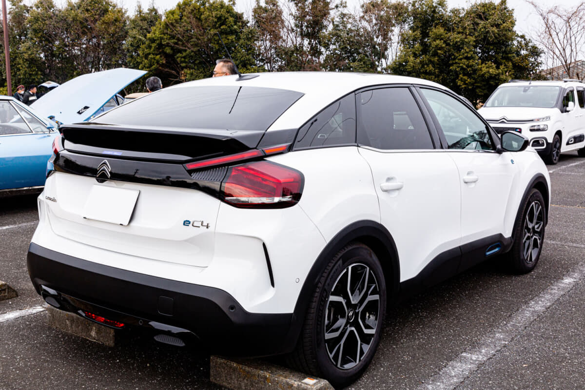 【画像ギャラリー】シトロエン最新EV「Ë-C4エレクトリック」に先代C4から乗り換えた感想は？ 選んだ決め手は燃費より「乗り味」でした ...
