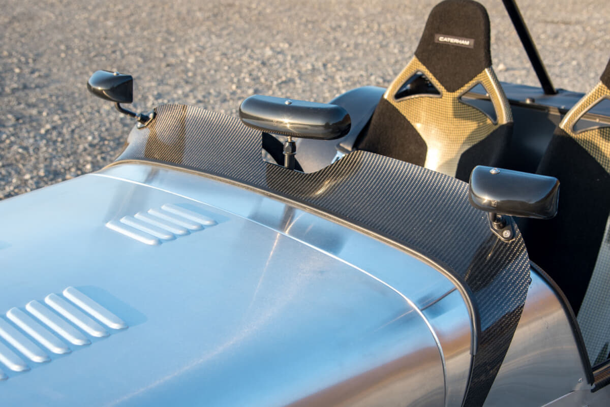 【画像ギャラリー】車重440キロの驚異！ 窓もヒーターもないケータハム史上最軽量「セブン170R」って乗ってツラいの？ 楽しいの？【AMW ...