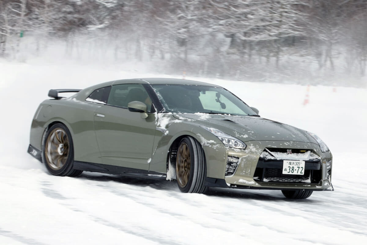 【画像ギャラリー】日産R35「GT-R」は氷雪路でも楽しい！「プロ直伝」乗りやすいセッティングのコツをお教えします | AUTO MESSE ...