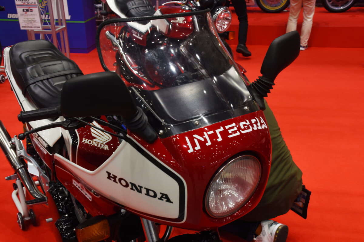 【画像ギャラリー】絶版名車のスタイリングを現行車で再現！ ホンダ「CBX400F」風カスタムの外装セットに注目です | AUTO MESSE ...