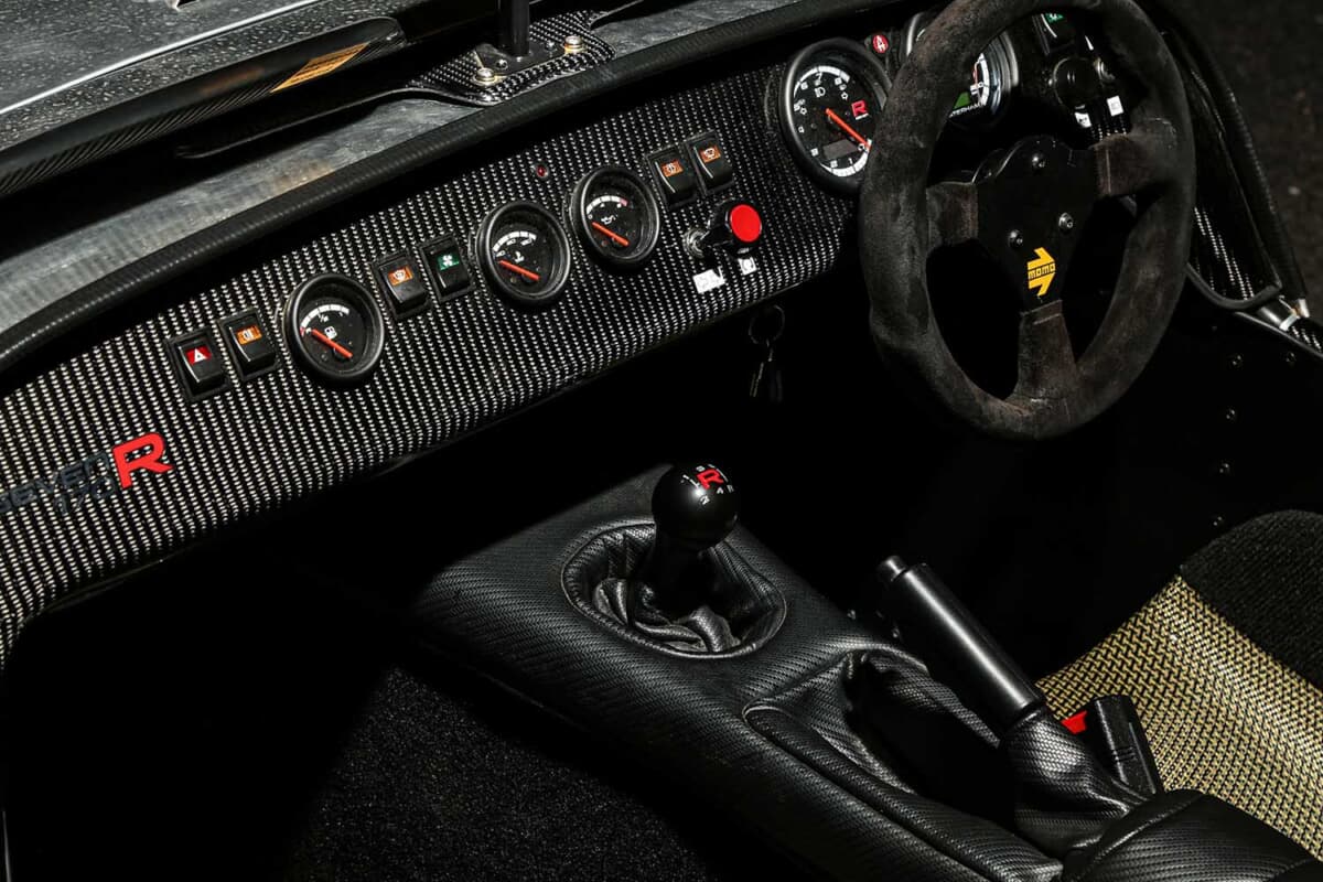 【画像ギャラリー】698万5000円で手に入る「非日常」の1台！ ただのドライブを冒険に変えるケータハム「170R」で旅に出たくなりました ...