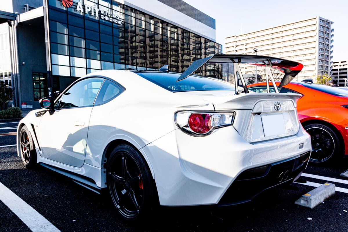 【画像ギャラリー】激レア！ 100台限定トヨタ「86」とは？ メカニックのオーナーが惚れた「86 TRDコンプリートカー14R-60」はノーマルの倍の630万円でした | AUTO MESSE ...
