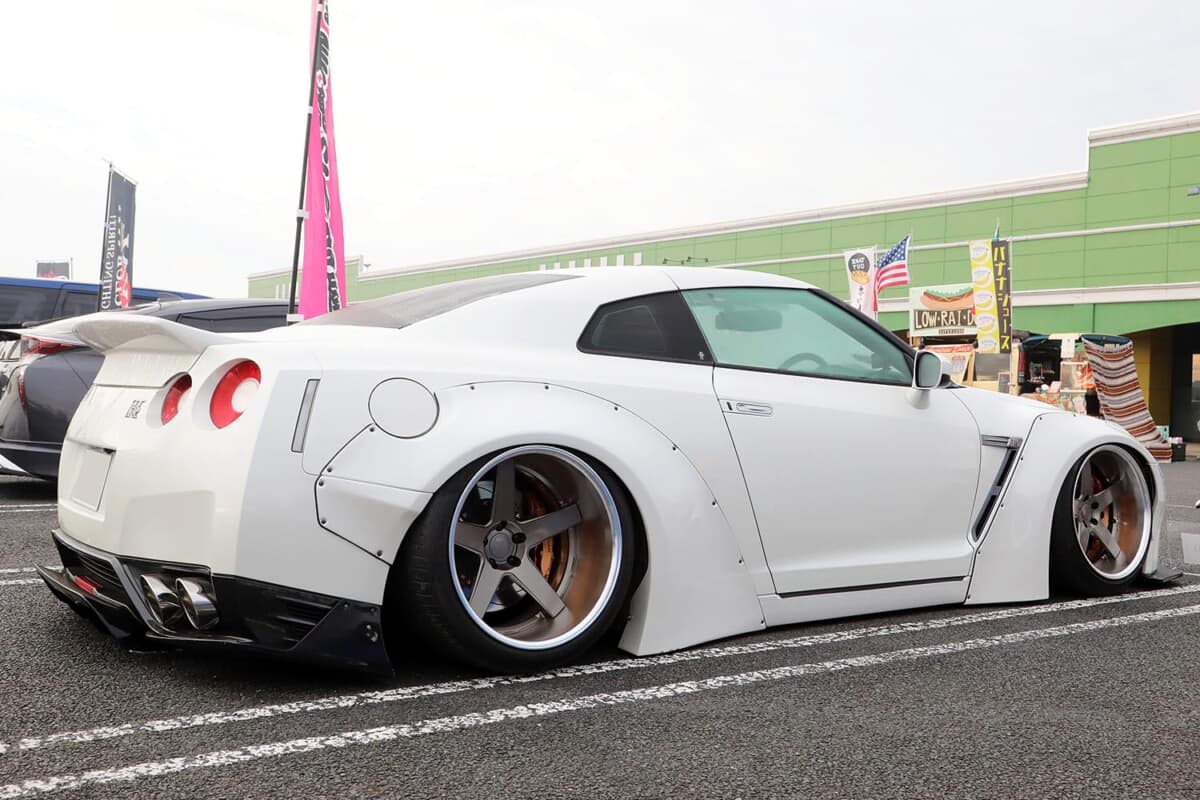 【画像ギャラリー】DIYで「リバティーウォーク」仕様になった日産「R35 GT-R」の完成度が凄すぎ！ カスタムを自分で楽しむ愛車ライフを紹介 ...