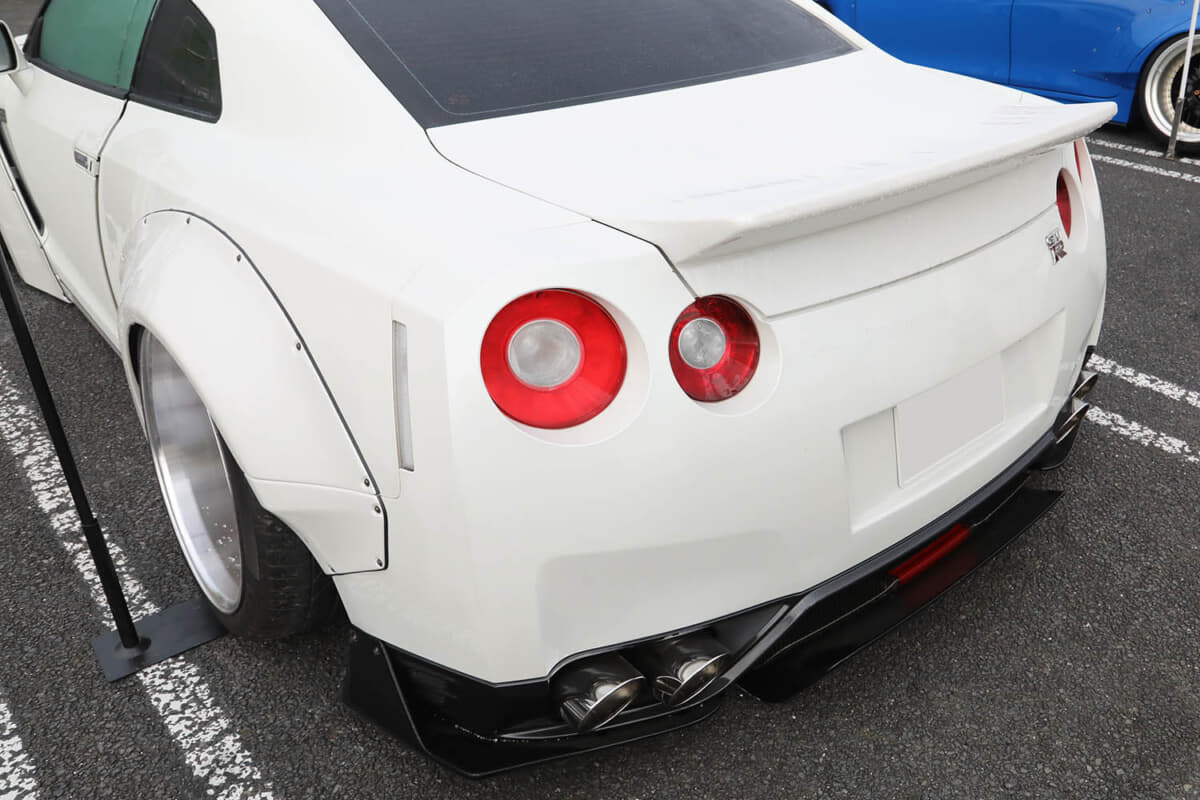 【画像ギャラリー】DIYで「リバティーウォーク」仕様になった日産「R35 GT-R」の完成度が凄すぎ！ カスタムを自分で楽しむ愛車ライフを紹介 ...
