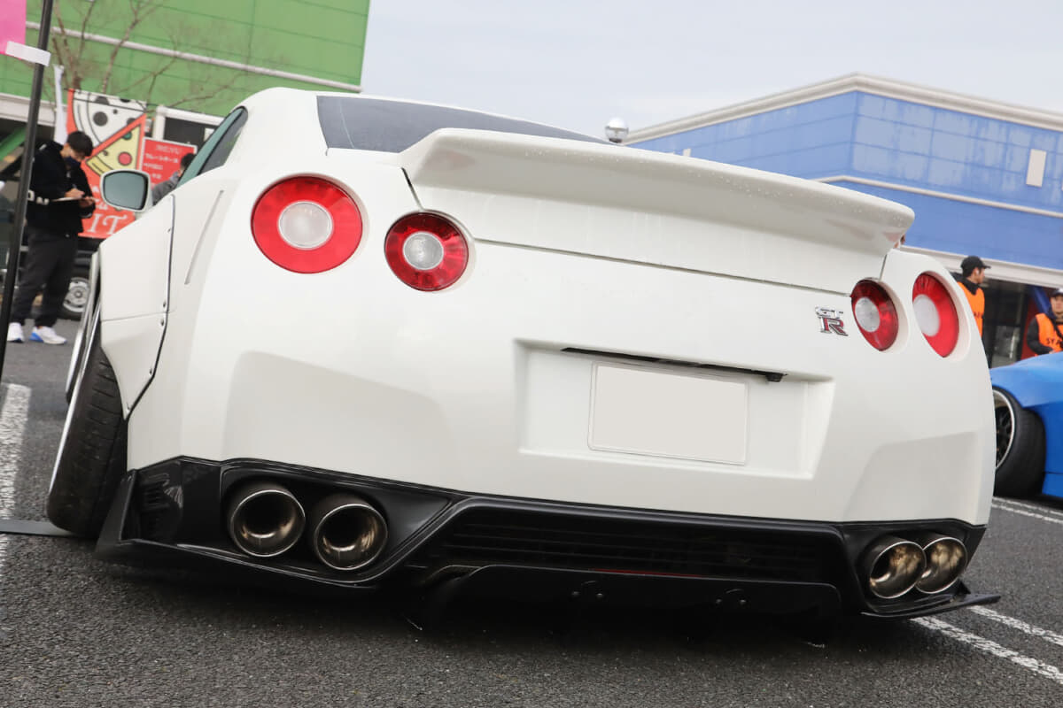 【画像ギャラリー】DIYで「リバティーウォーク」仕様になった日産「R35 GT-R」の完成度が凄すぎ！ カスタムを自分で楽しむ愛車ライフを紹介 ...