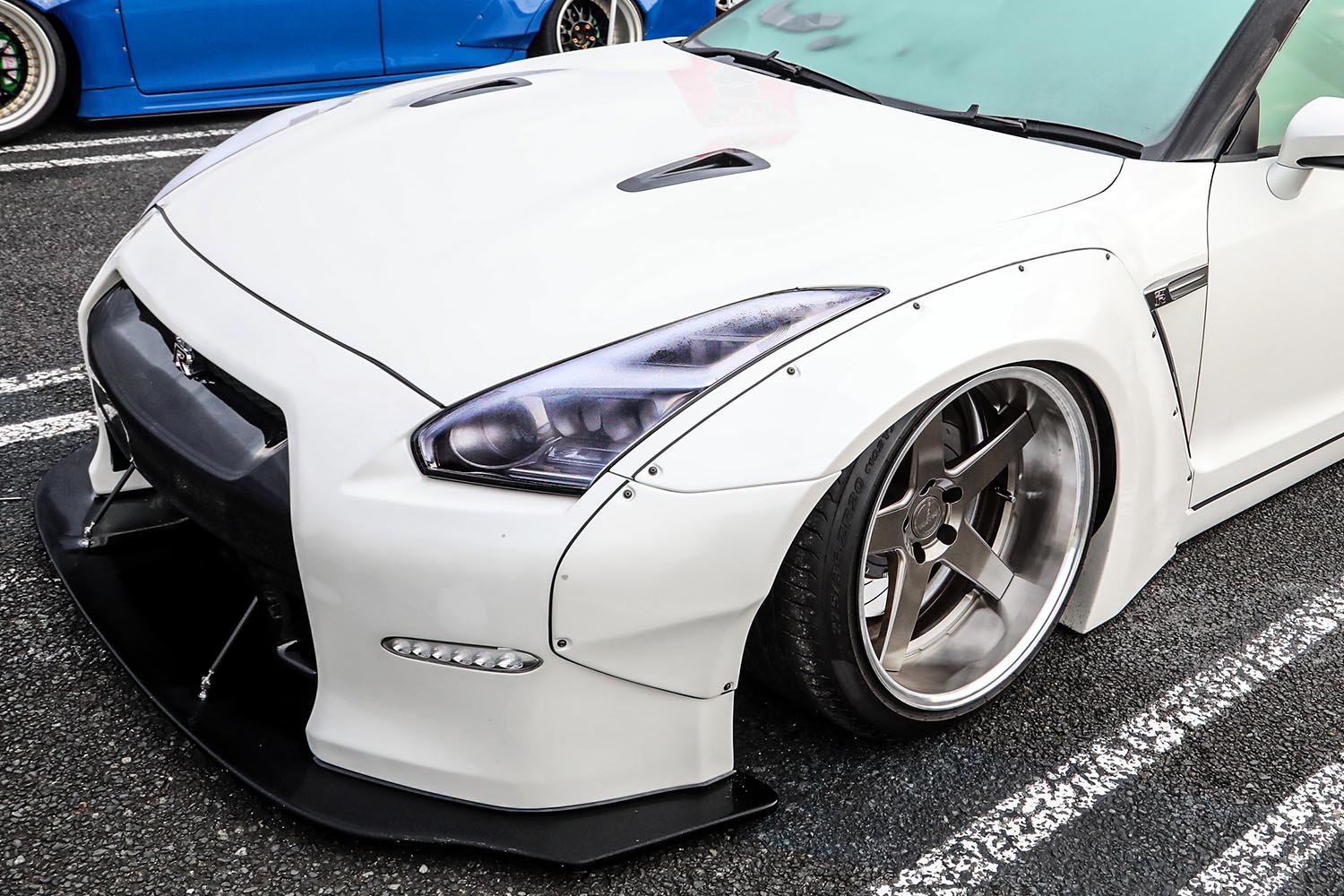 DIYで「リバティーウォーク」仕様になった日産「R35 GT-R」の完成度が凄すぎ！ カスタムを自分で楽しむ愛車ライフを紹介します ...