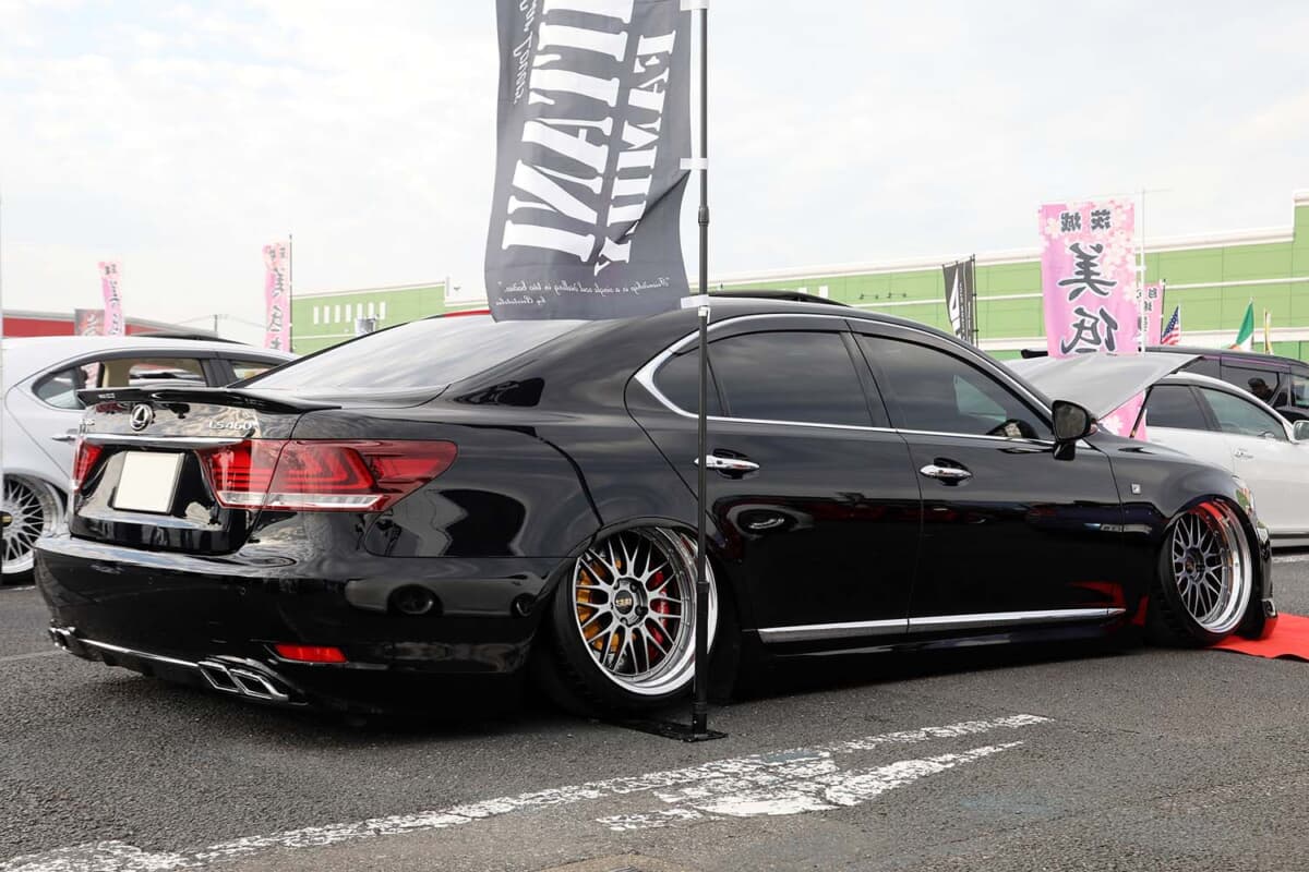 【画像ギャラリー】レクサス「LS460」にHKSスーパーチャージャーをセット！ 昭和世代に刺さるカスタム満載の大人アーバン仕様とは ...