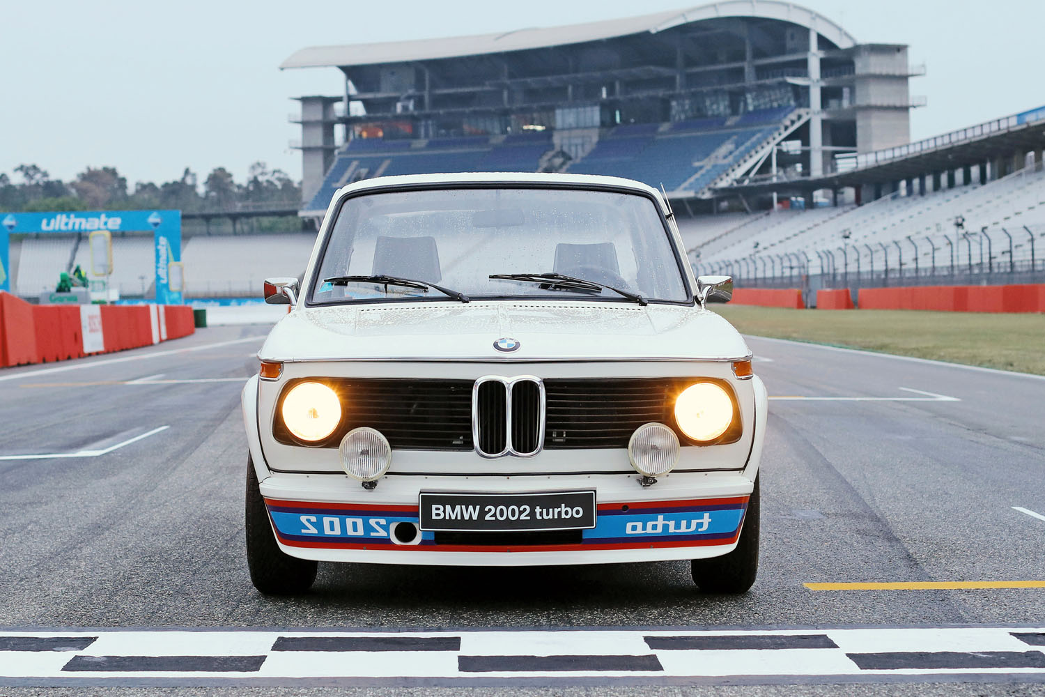 BMW「2002ターボ」が50周年！ 全世界にターボの新時代を巻き起こした名車を振り返ろう | AUTO MESSE WEB（オートメッセウェブ） 〜クルマを文化する