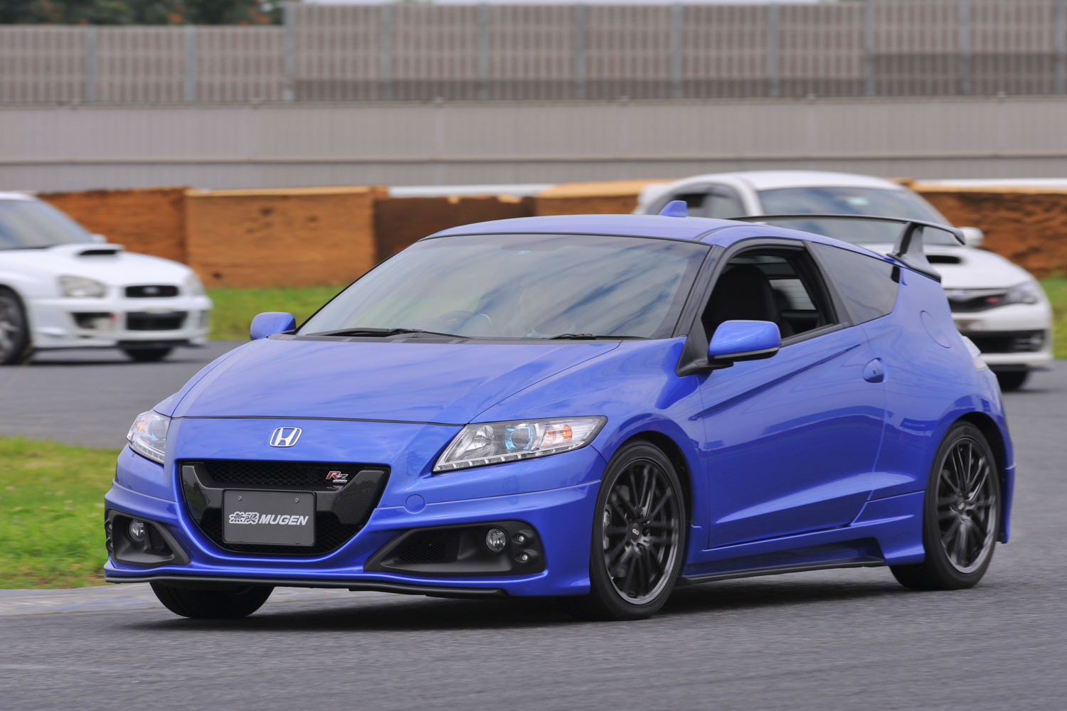無限がハイブリッドをチューニング！ 450万円のホンダ「CR-Z MUGEN RZ」は販売面で成功したのか？ | AUTO MESSE WEB（オートメッセウェブ） 〜クルマを文化する