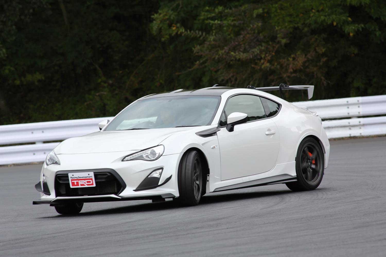 100台限定630万円のトヨタ「86」があった！ TRD渾身のコンプリートカー「14R60」とは？【86名車プレイバック】 | AUTO ...