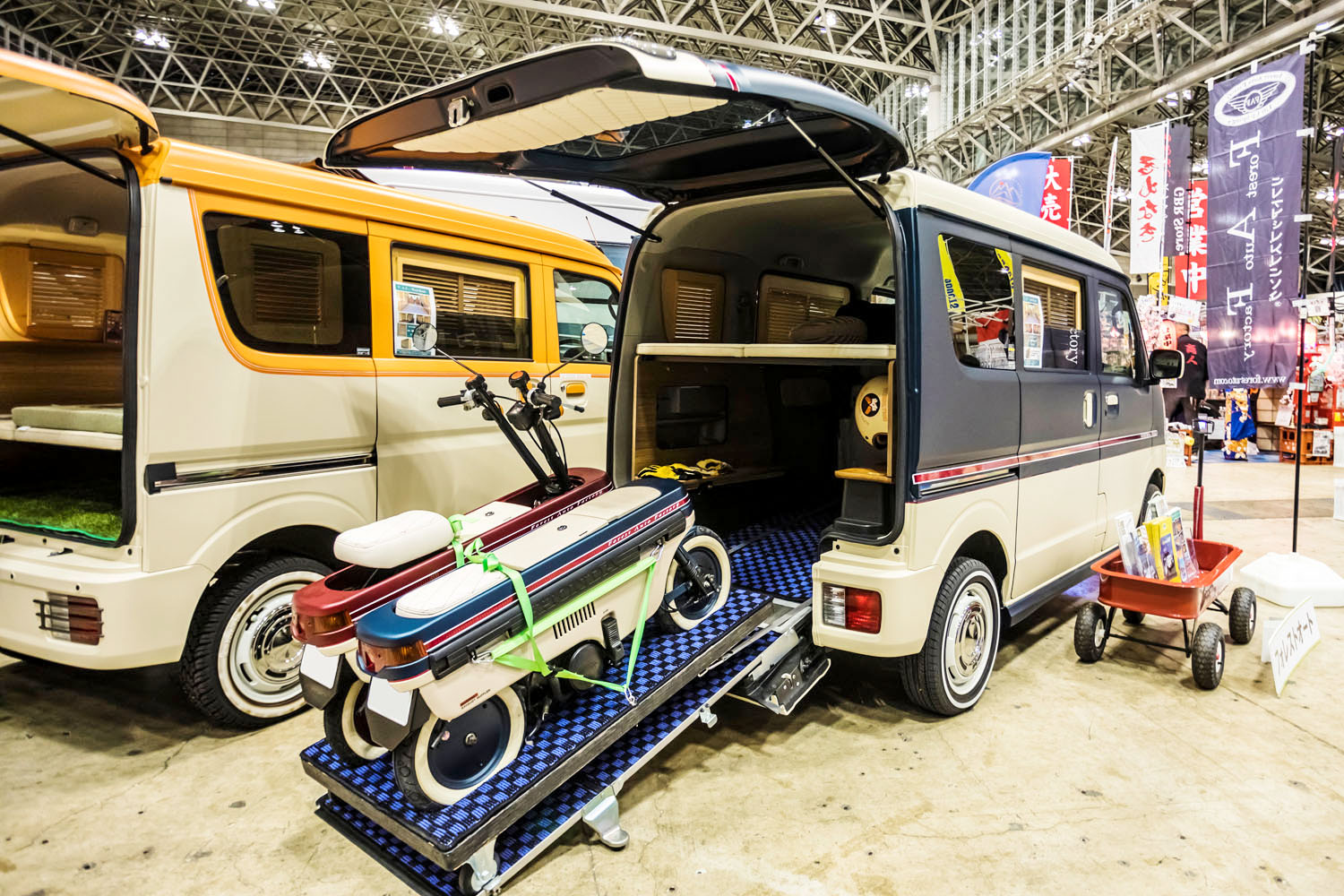 スズキ「エブリイ」にホンダ「モトコンポ」2台を積載！ 電動ウインチとスロープは福祉車両からの流用でした | AUTO MESSE WEB ...