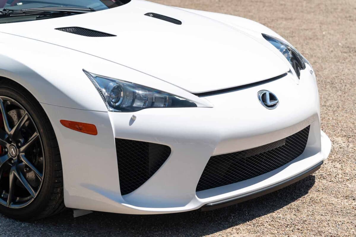 【画像ギャラリー】レクサス「LFA」が1.6億円オーバー！ 走行距離75キロの新車同然奇跡の1台がアメリカで見つかりました | AUTO MESSE WEB（オートメッセウェブ） 〜 クルマを ...