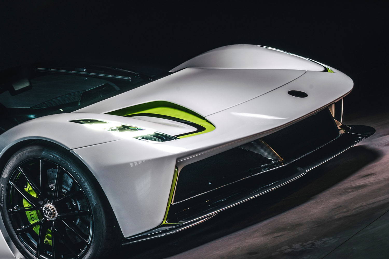 2039馬力の「エヴァイヤ」にジェンソン・バトン仕様が登場！ ロータスのハイパーEVを元F1王者はどうアレンジした？ | AUTO MESSE ...