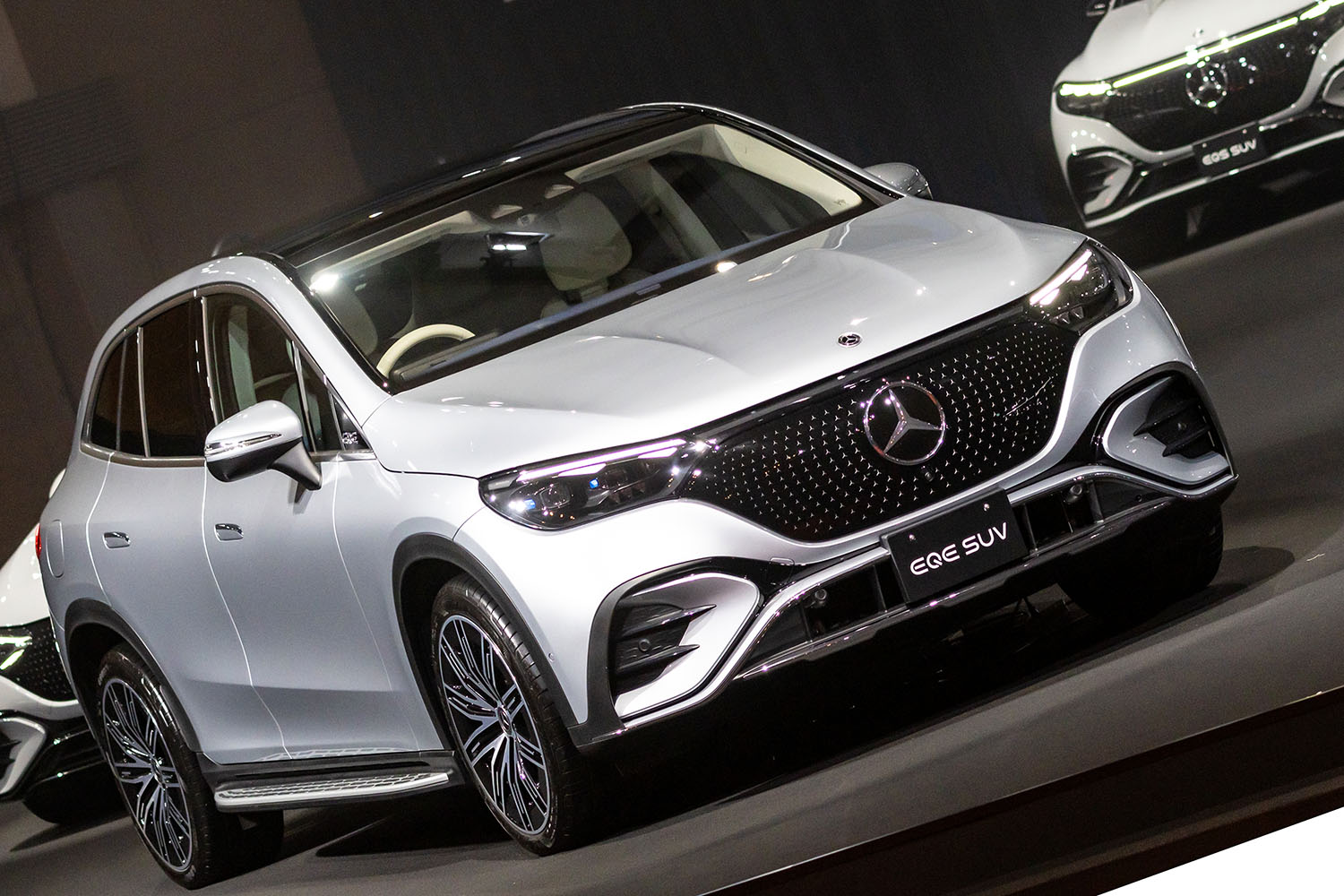 1300万円超えの上級EV「EQE SUV」が上陸！ 日本で世界に先駆け「V2H／V2L」を用意したメルセデス・ベンツの意図とは | AUTO MESSE WEB（オートメッセウェブ ...