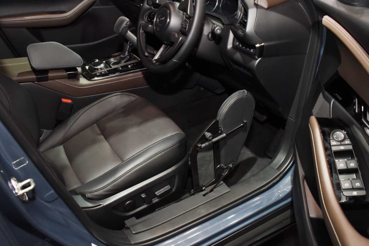 【画像ギャラリー】マツダが「CX-30 SeDV」を参考出品！ 手動装置付き車両が初公開されました【国際福祉機器展】 | AUTO MESSE ...