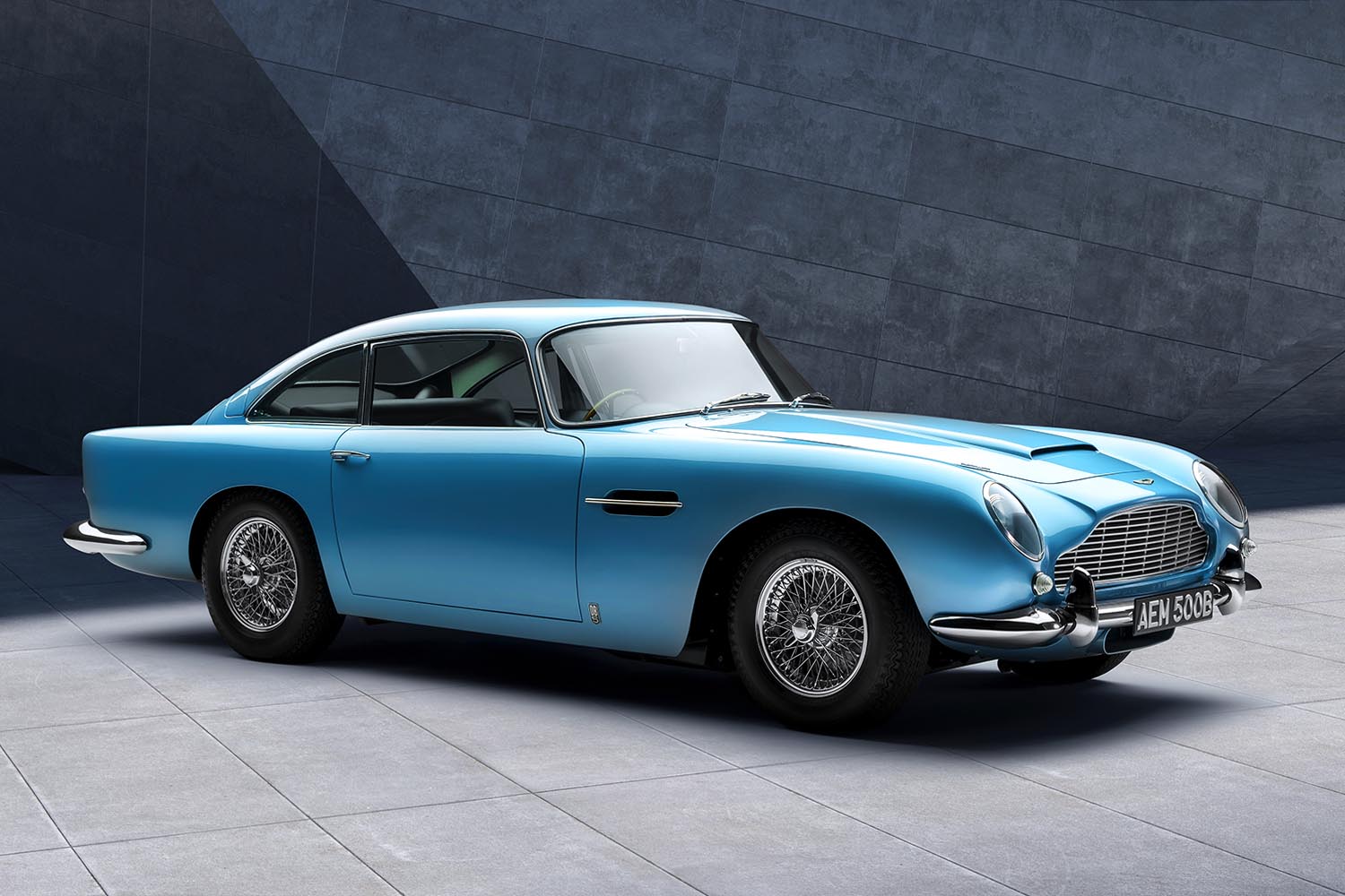 【生誕60周年】ボンドカーとして世界一有名な車、アストンマーティン「DB5」を振り返る！「DB」のDNAは「DB12」へ | AUTO MESSE WEB（オートメッセウェブ） 〜クルマを文化する