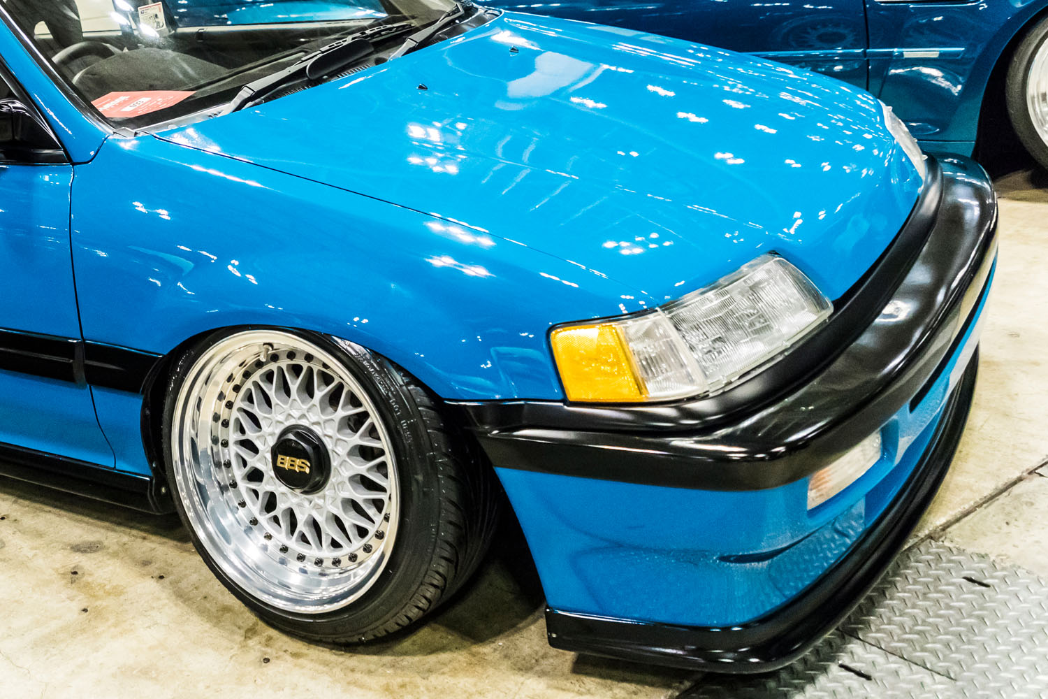 懐かしのホンダ「シビックシャトル」を米国×欧州のスタイルでリメイク！ カラーはBMWラグナセカブルーです | AUTO MESSE WEB（オートメッセウェブ） 〜クルマを文化する