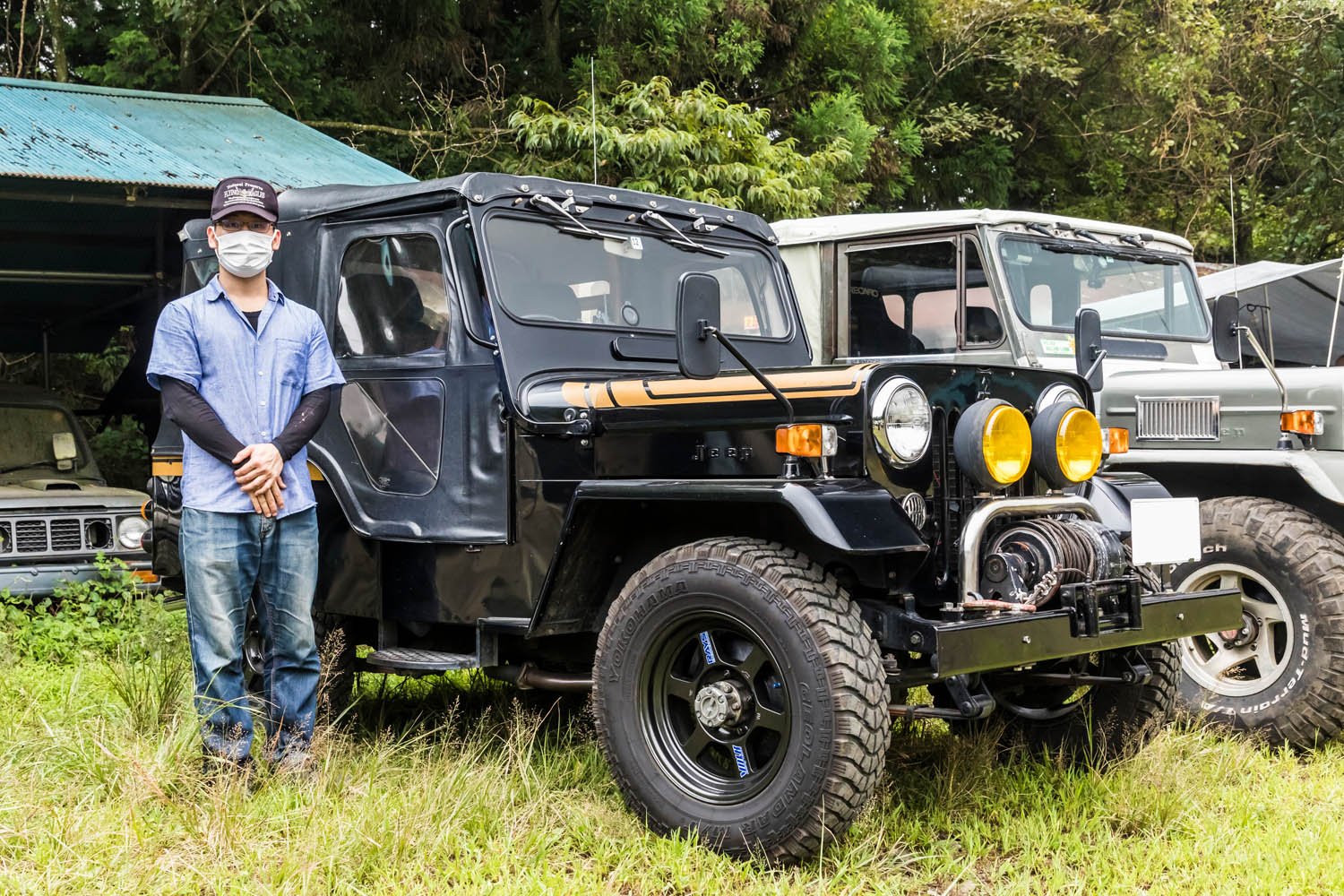 父から譲り受けたJ59型「三菱ジープ」で毎日通勤！「ゴールデンブラック」仕様にRAYS「TE37」ホイールがポイントです | AUTO MESSE WEB（オートメッセウェブ） 〜クルマを文化する