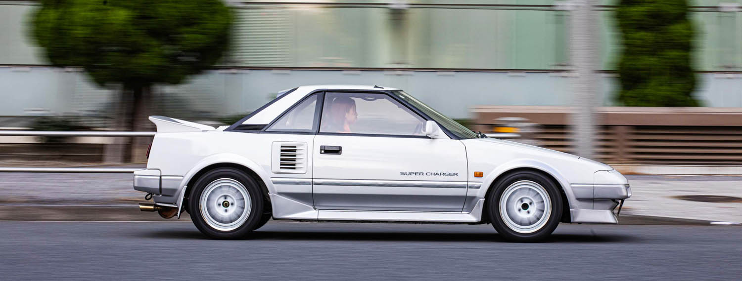 19歳女子、トヨタ初代「MR2」を初体験「母のAE86に内装の雰囲気が似てますね」【令和女子旧車に乗る】 | AUTO MESSE WEB ...