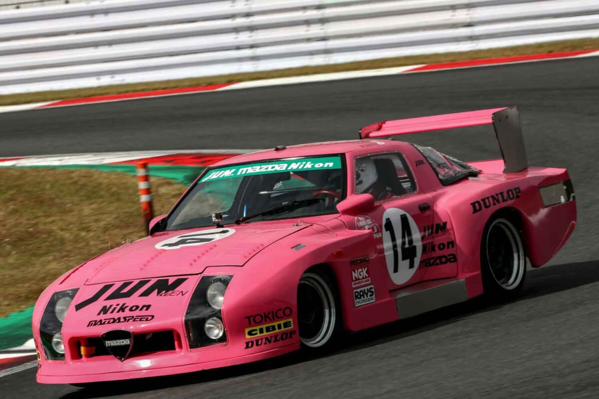 ショッキングピンクのマツダ「サバンナRX−7 254」が富士を走った！ ボディキットはマツダスピード製でした | AUTO MESSE WEB ...