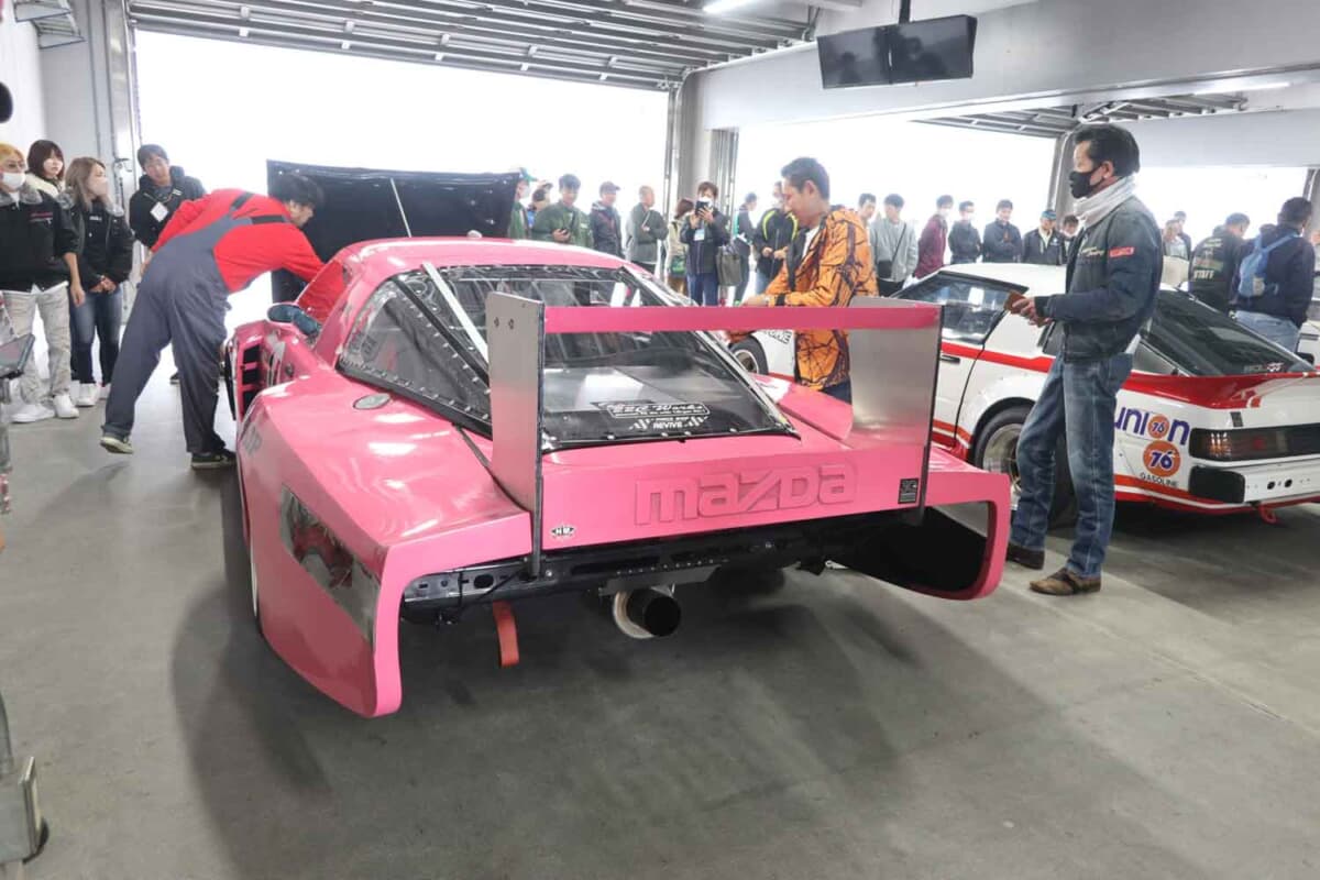 ショッキングピンクのマツダ「サバンナRX−7 254」が富士を走った！ ボディキットはマツダスピード製でした | AUTO MESSE WEB ...