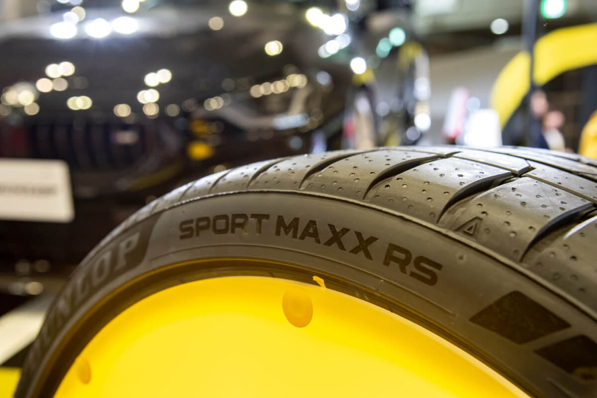 ダンロップ「SPORT MAXX RS」誕生！「DIREZZA Z III」を超えた実力と「Nano Black」採用のスタイリッシュなロゴに ...