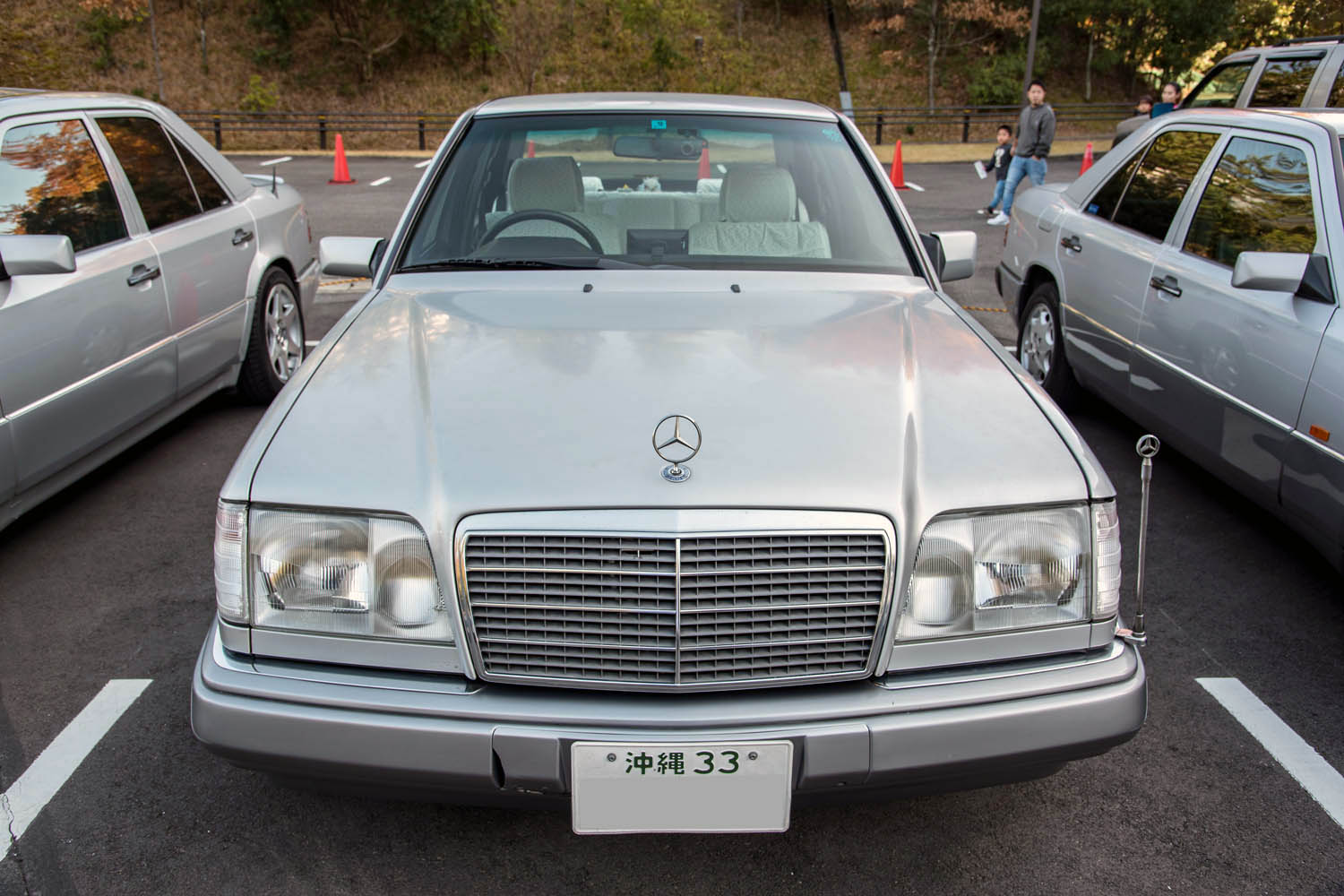 免許返納、廃車寸前から孫が引き取った「W124」は沖縄ナンバー！ サビがないのはベンツだから!? | AUTO MESSE WEB（オートメッセウェブ） 〜クルマを文化する
