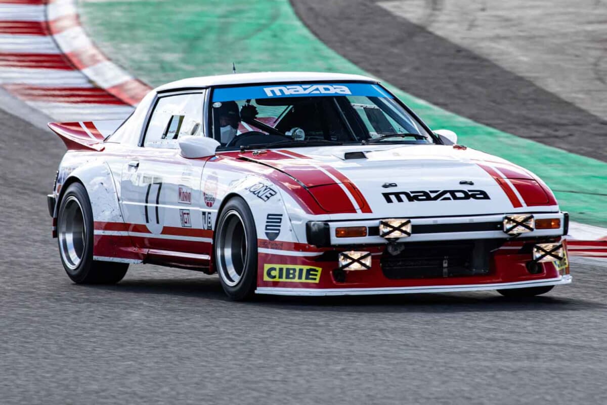 デイトナ仕様のマツダ「サバンナRX-7」がFSWを快走！ GTUクラス2位のボーレン組を後期型で再現した1台でした | AUTO MESSE ...