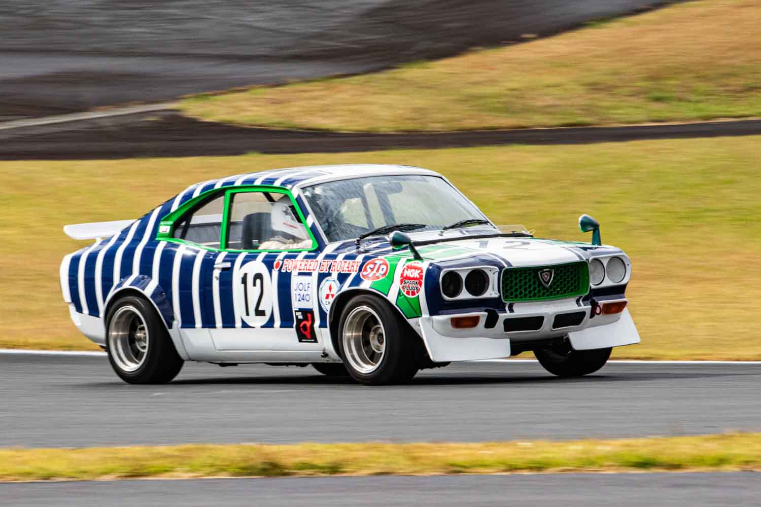 マツダ「サバンナRX−3」を寺田陽次郎ワークス仕様で再現！ 打倒「ハコスカGT-R」に燃えるゼブラカラーがカッコよすぎ | AUTO MESSE WEB（オートメッセウェブ） 〜クルマを文化する