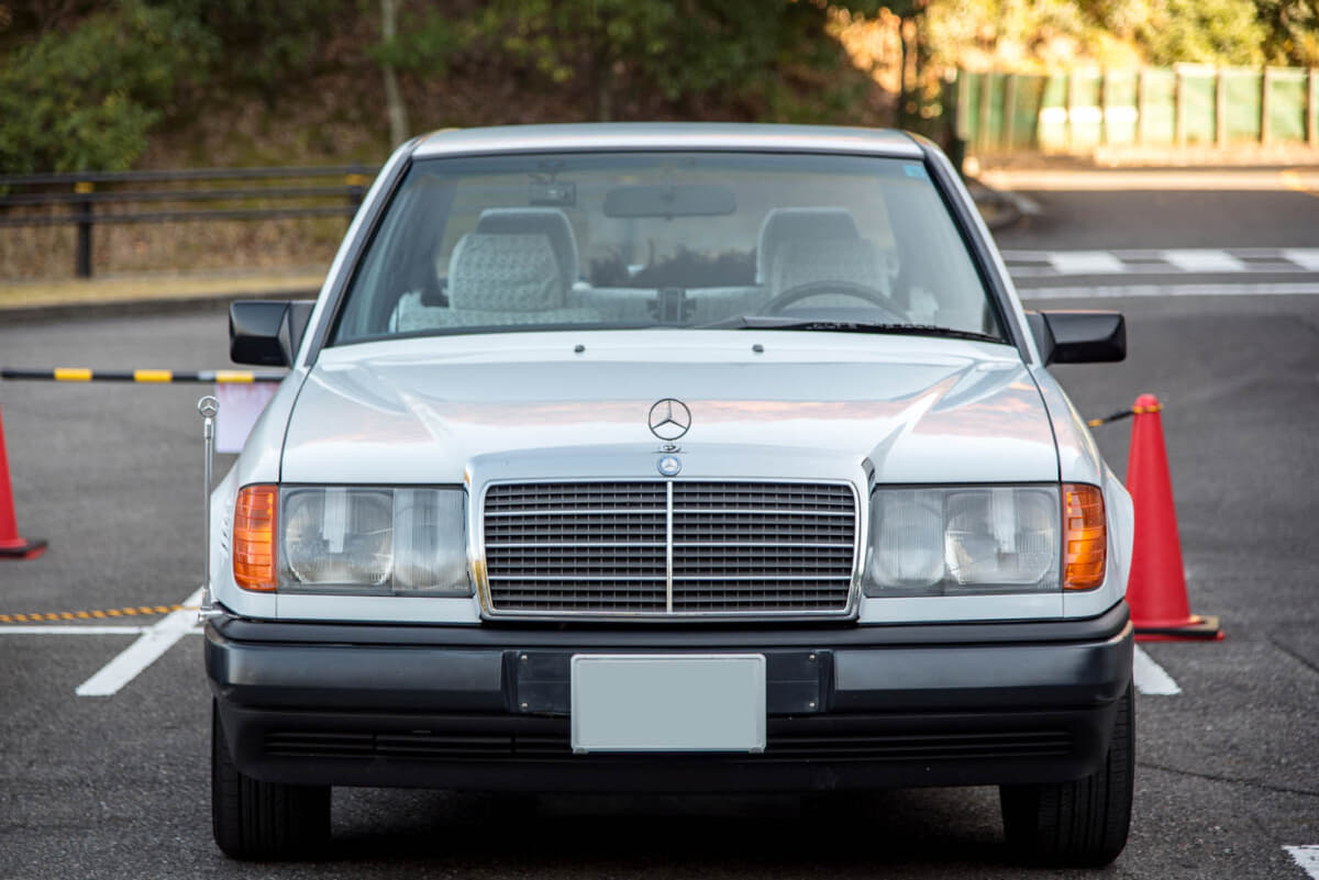 派手にカスタムされたベンツ「W124」を地道にノーマル戻し！ 目指すは「当時、新車で購入したオーナー」風 | AUTO MESSE WEB ...