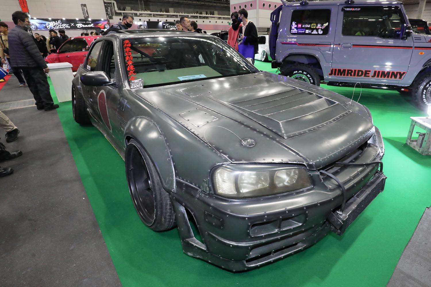 特攻隊の記憶を後世へ！ 零戦のような日産R33「スカイライン」は鹿児島からやってきました「1週間かけて5600本のリベットを打ち込みました ...