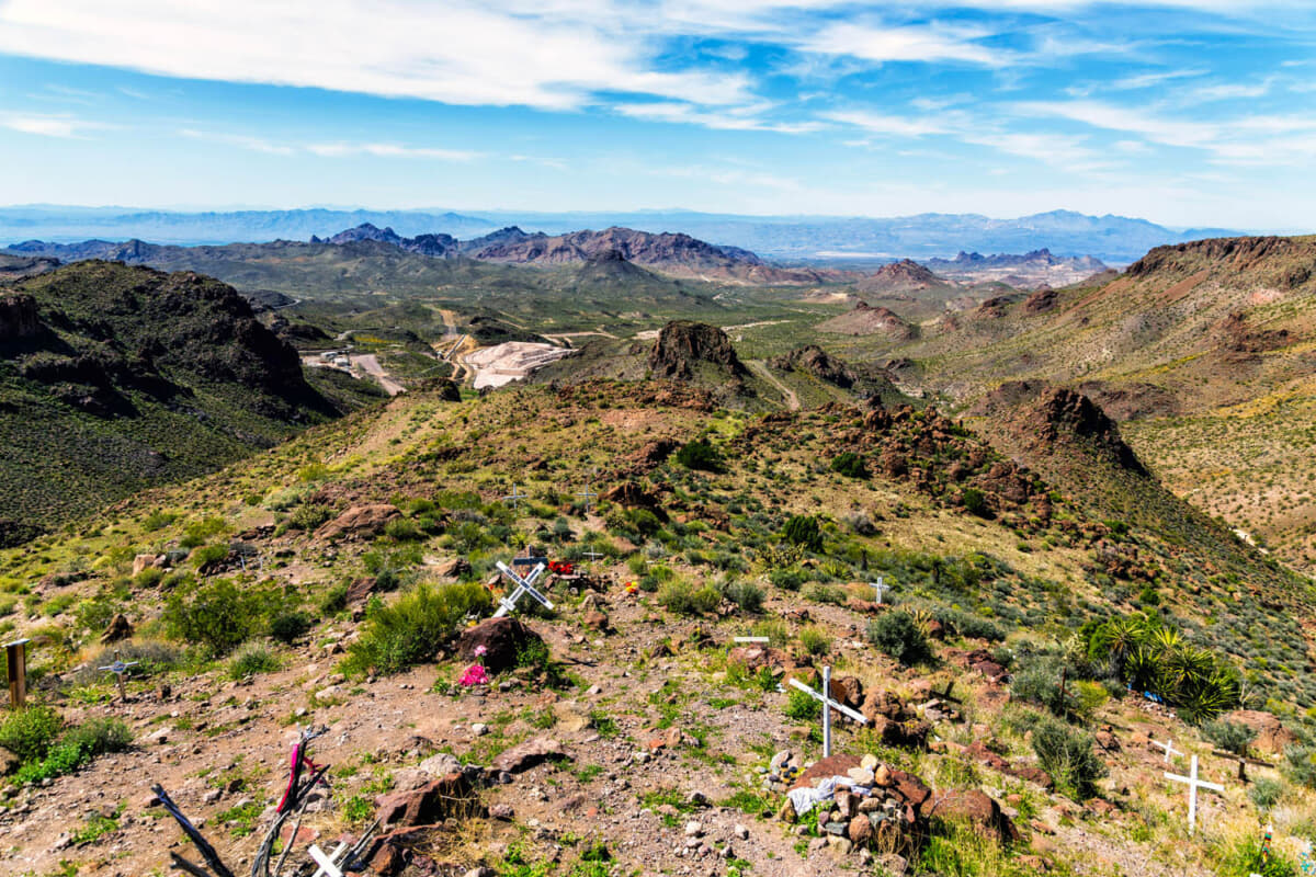 【画像ギャラリー】無数の十字架が「ルート66」唯一のワインディングに…険しくも不思議と落ち着くオススメの場所です【ルート66旅_48 ...