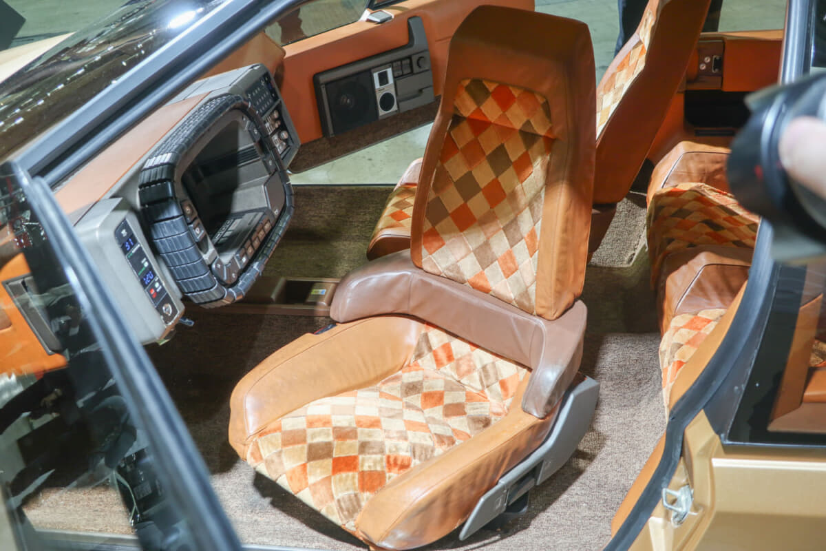 【画像ギャラリー】ハンドルがない!? マツダ「MX−81」は昭和シティポップなテイストで未来を予想したコンセプトカーでした | AUTO MESSE WEB（オートメッセウェブ） 〜 クルマを ...