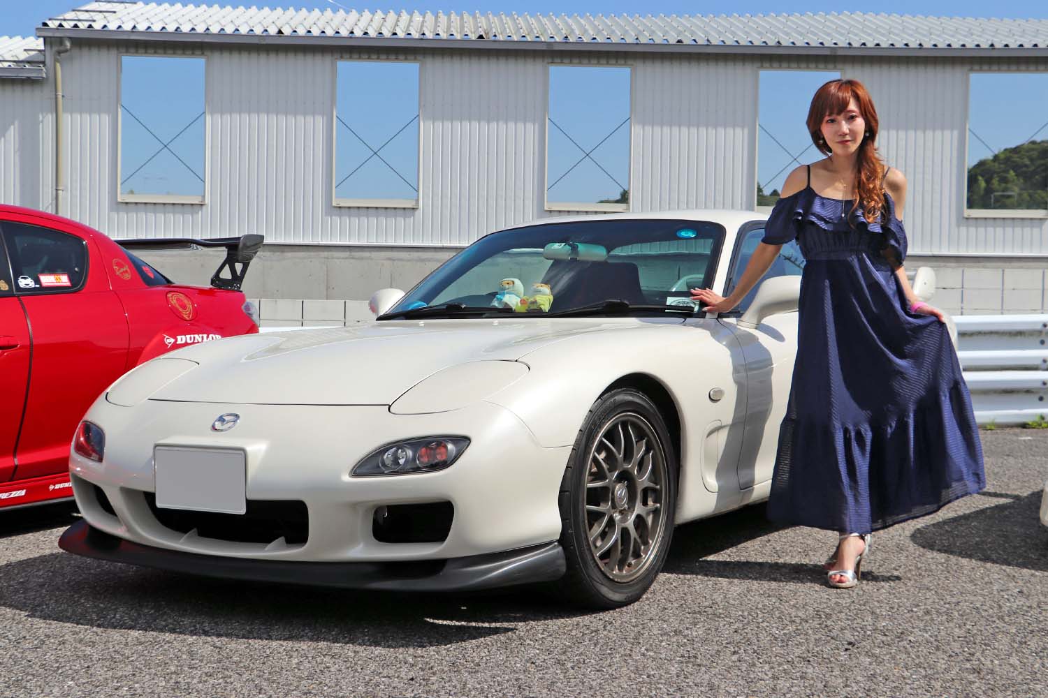 彼女のマツダ「RX-7」は175台限定の「タイプRZ」でした！ ドレスデザイナーがFD3Sを選んだ理由と愛車に巡り合ったストーリーとは ...