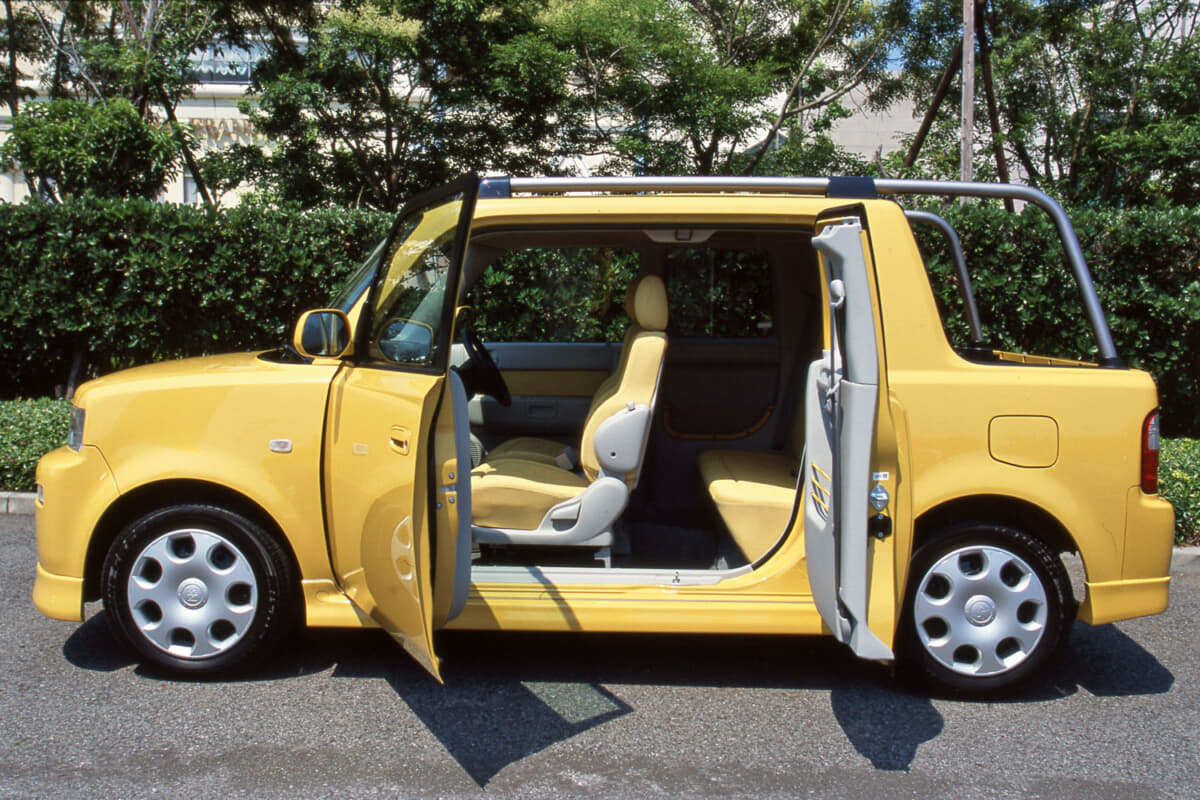 【画像ギャラリー】トヨタ「bBオープンデッキ」はベース車プラス10万円のバーゲンプライスだった！ アウトドアブームの今こそ欲しい1台でした ...