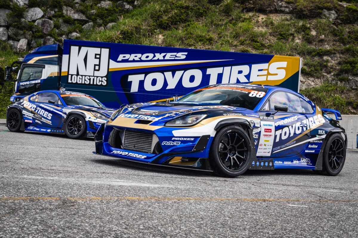 なぜD1グランプリ王者はレイズを選ぶ？「gram LIGHTS 57NR」をトヨタ「GR86」にセットする「Team TOYO TIRES DRIFT」を紹介します | AUTO MESSE ...