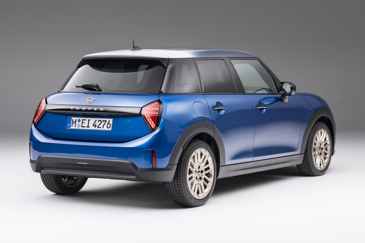【画像ギャラリー】新世代ミニ第4弾・新型「ミニ クーパー 5ドア」が408万円から登場！ ガソリンエンジン搭載のみで原点に戻った ...