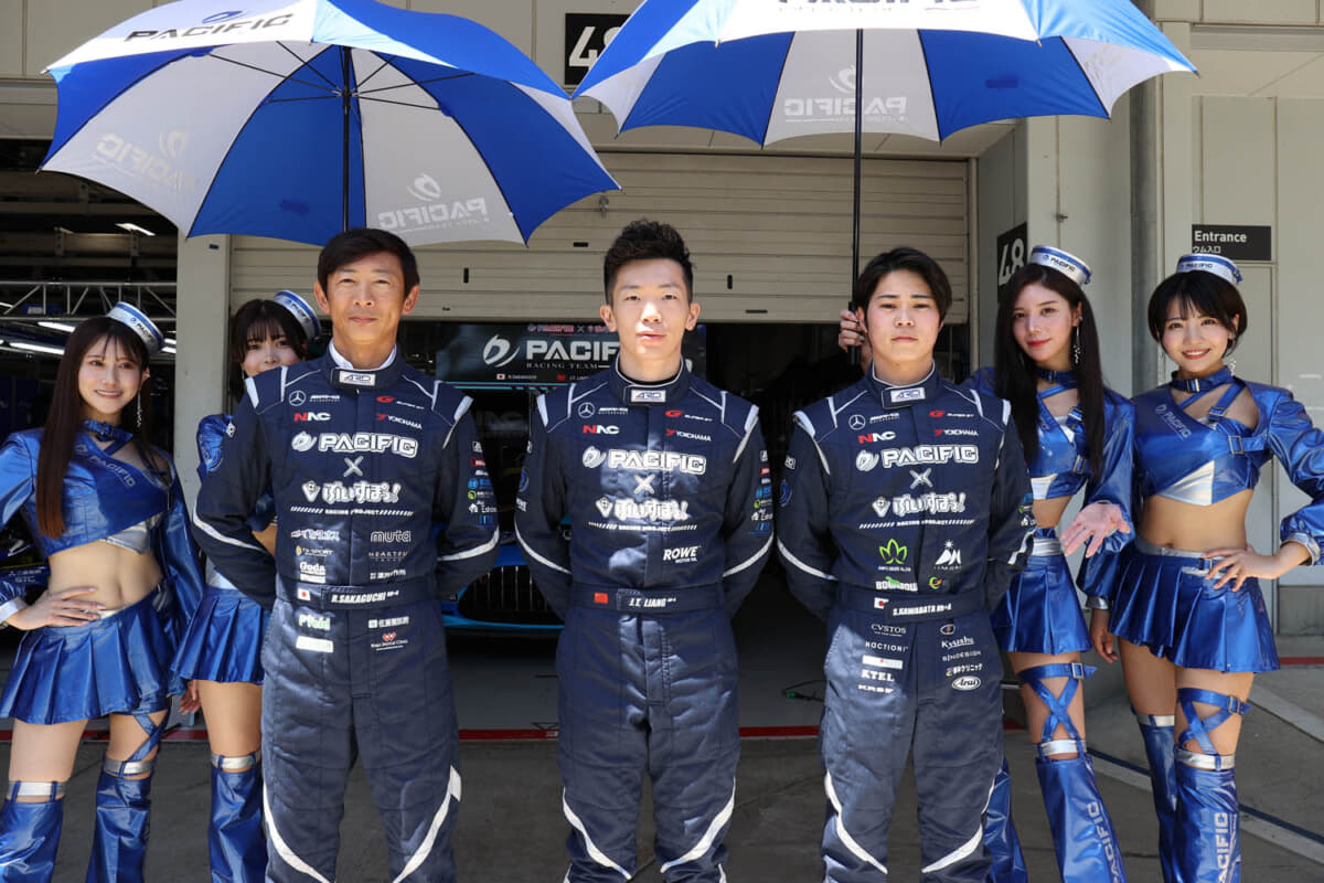 【画像ギャラリー】常にチーム体制を一新して挑戦し続ける「PACIFIC RACING TEAM」は、「PACIFIC ぶいすぽっ NAC ...