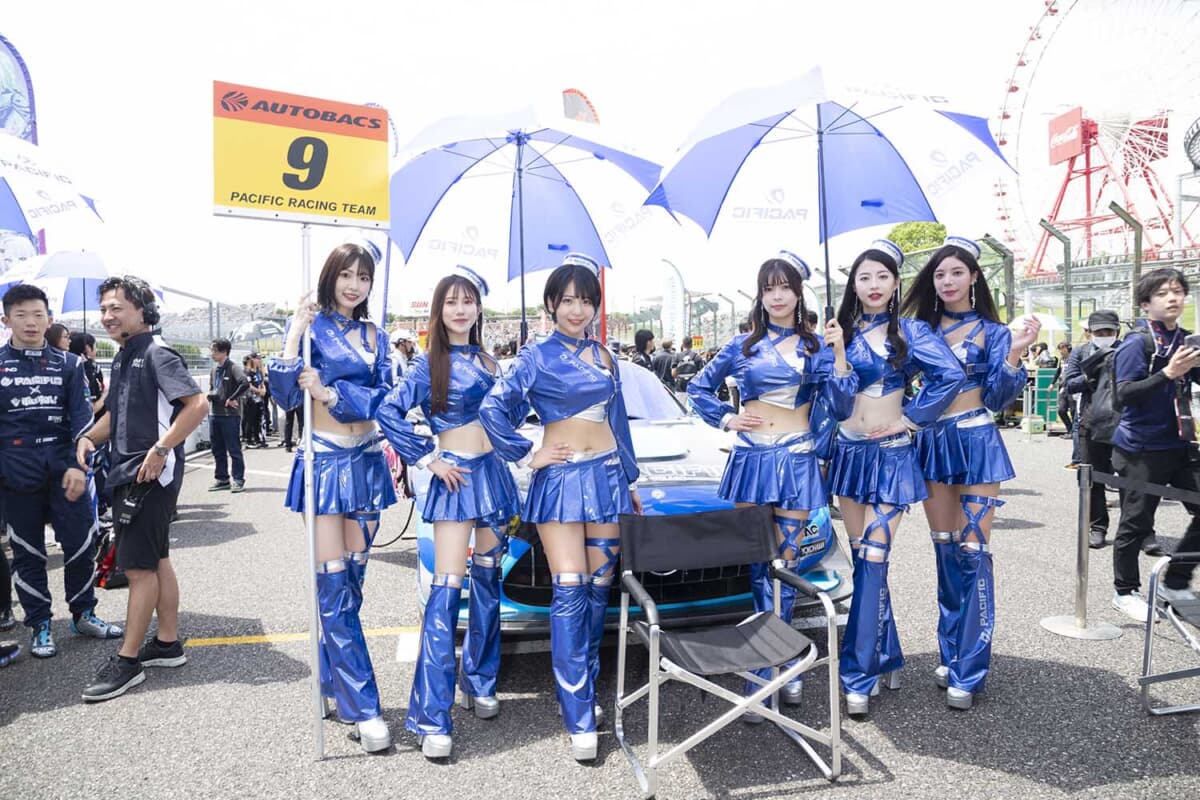 【画像ギャラリー】常にチーム体制を一新して挑戦し続ける「PACIFIC RACING TEAM」は、「PACIFIC ぶいすぽっ NAC ...