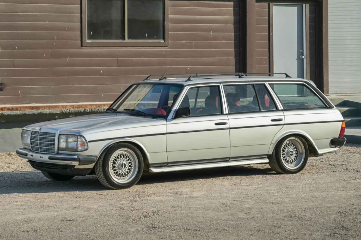 【画像ギャラリー】2000万円オーバー！ アーマーゲーと呼ばれていた時代のメルセデス・ベンツ「500TE AMG」は世界に1台しかない超希少車 ...